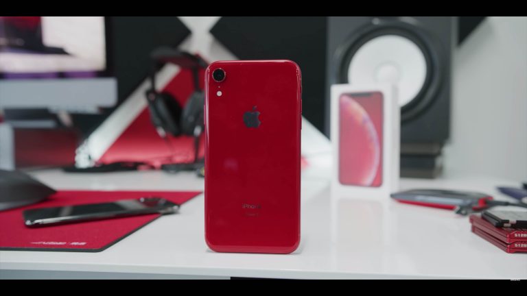 iPhone XR je vyprodaný. Zítra však bude na českých prodejnách k sehnání ...