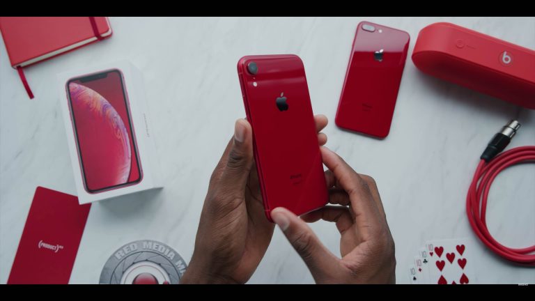 iPhone XR je vyprodaný. Zítra však bude na českých prodejnách k sehnání ...