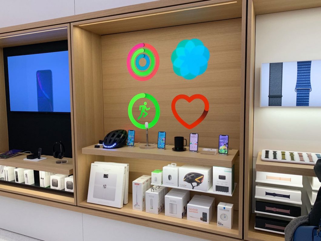 Nahlédněte do kompletně renovovaného Apple Storu v Natick Mall ...