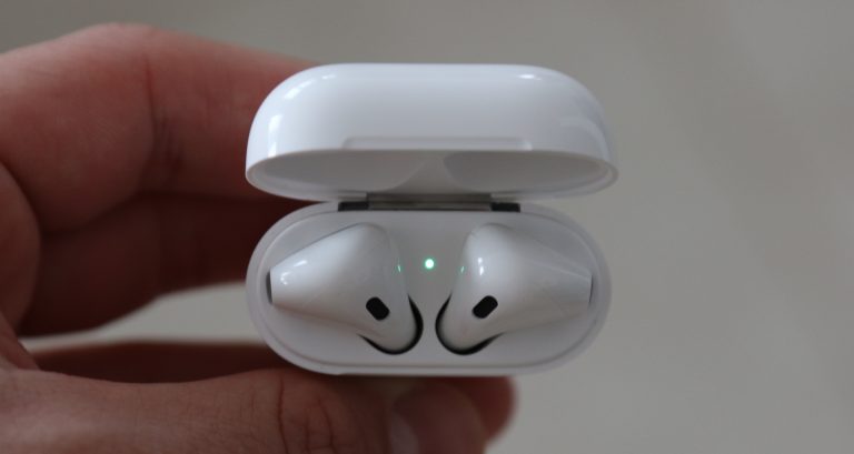 สี LED บนเคสหมายถึงอะไร AirPods – Jablíčkář.cz