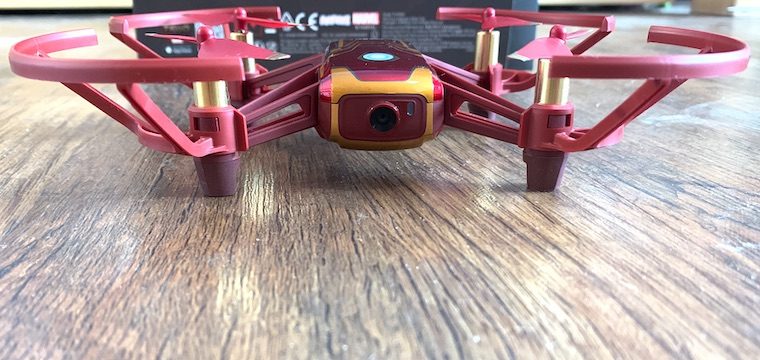 Recenze dronu DJI Tello Iron Man Edition: Chytne a nepustí – Jablíčkář.cz