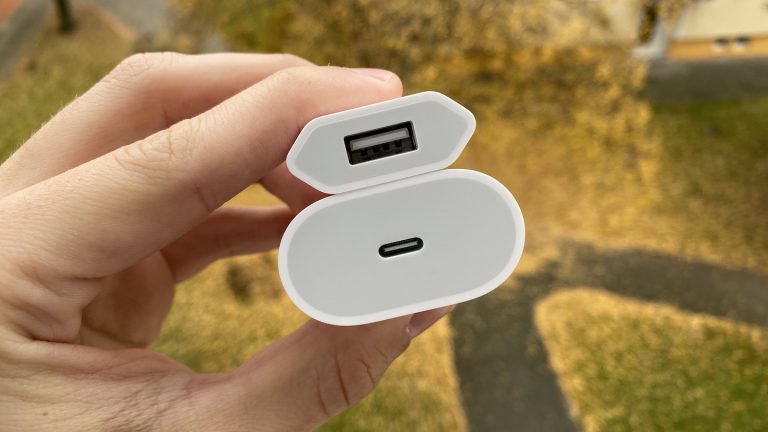 18W vs. 5W nabíječka: O kolik rychlejší je nabíjení s novým USB-C ...