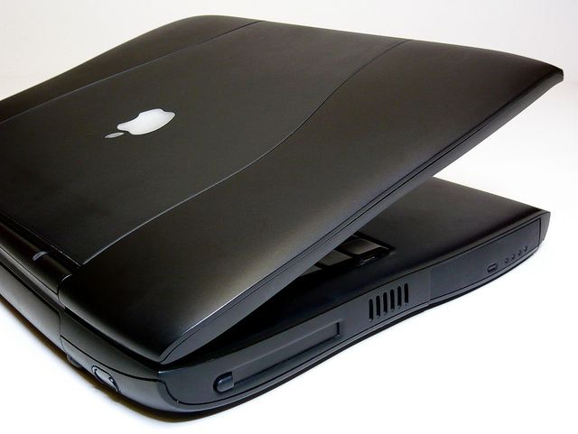 Z historie Applu: Přichází PowerBook G3 s bronzovou klávesnicí ...