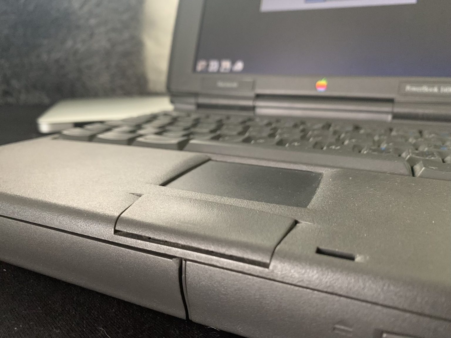 Vyzkoušeli jsme 23 let starý PowerBook 1400cs. Jaký je v dnešní době ...