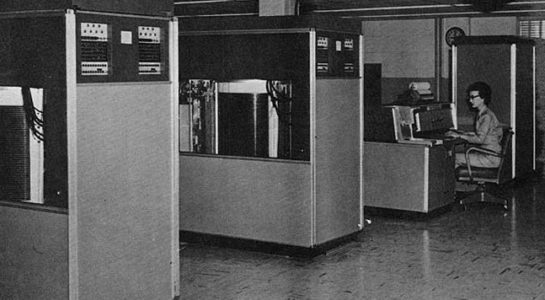 Zpátky do minulosti: IBM 350 a Microsoft ME (14. 9. 2020) – Jablíčkář.cz