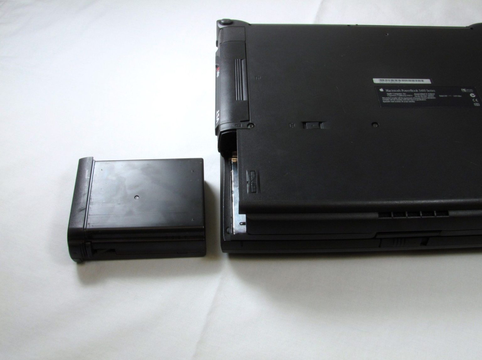 Z historie Applu: Přichází supervýkonný PowerBook – Jablíčkář.cz