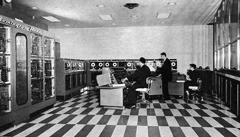 Zpátky do minulosti: Počítač UNIVAC a konec encyklopedie od Microsoftu ...