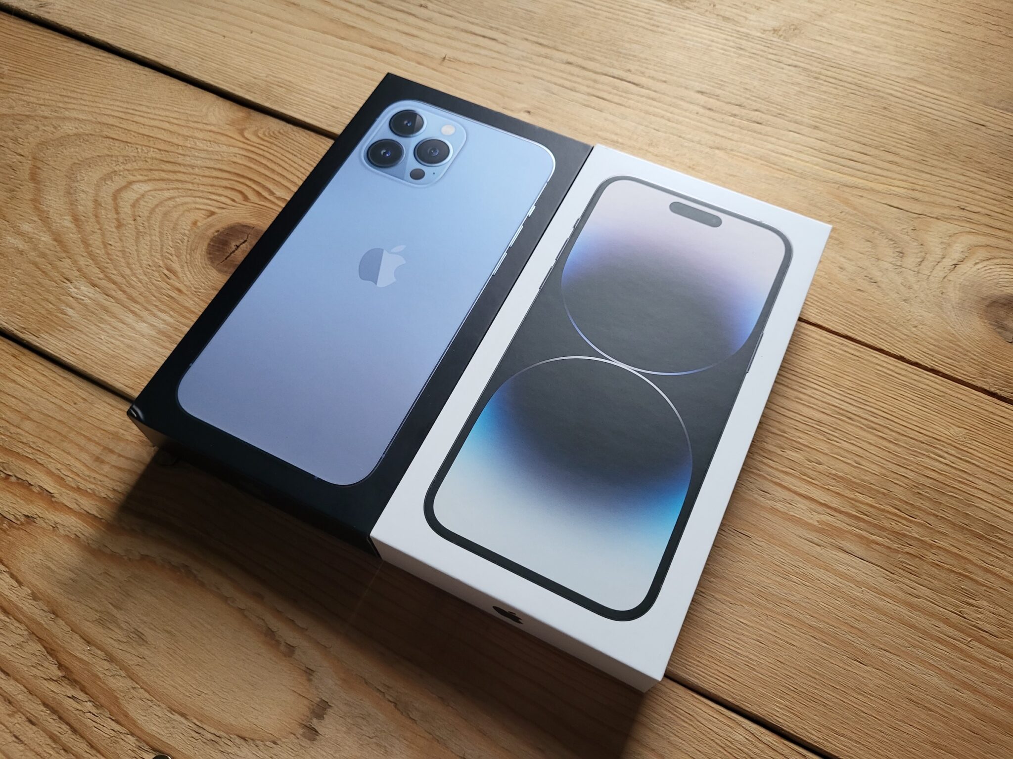Podívejte se, jak moc (málo) se liší iPhone 14 Pro Max oproti iPhonu 13 ... Podívejte se, jak moc (málo) se liší iPhone 14 Pro Max oproti iPhonu 13 ...