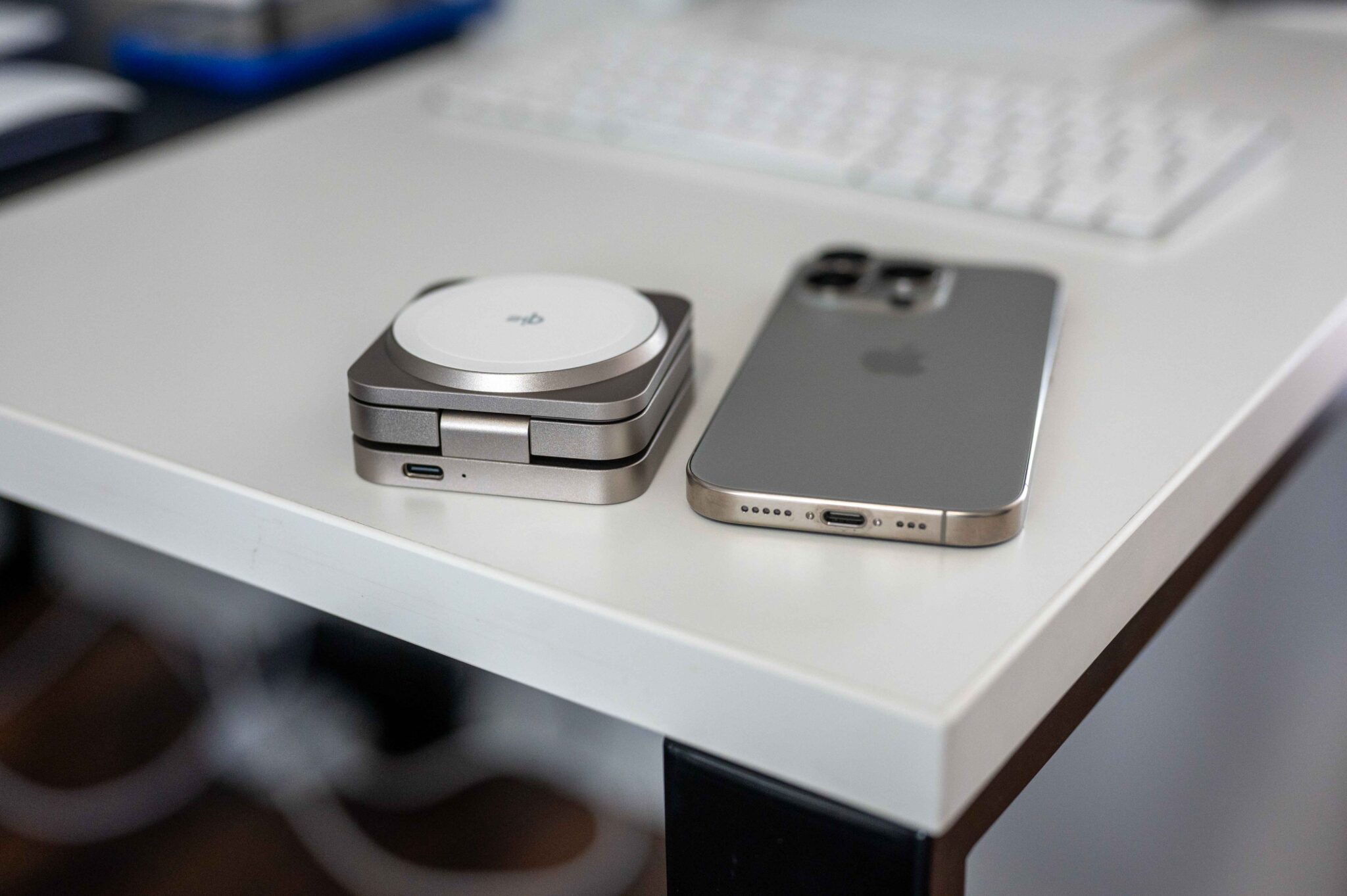 Recenze Cubenest SQ312 Pro: Prvotřídní 3v1 nabíječka s podporou Qi2 je ...